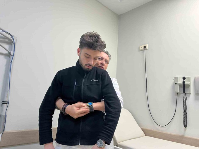 Heimlich manevrası nedir, nasıl uygulanır? Heimlich manevrası ne zaman ... Heimlich manevrası nedir, nasıl uygulanır? Heimlich manevrası ne zaman ...